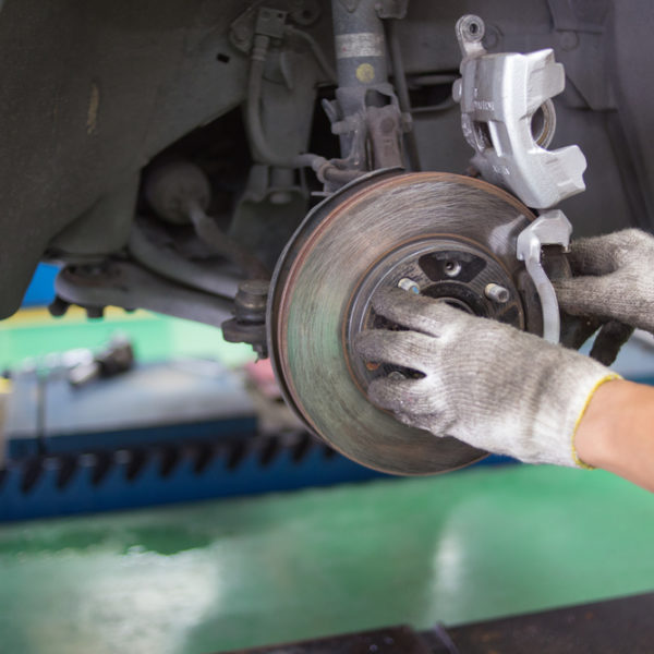 How to Use a Wheel Hub Puller - In The Garage with CarParts.com