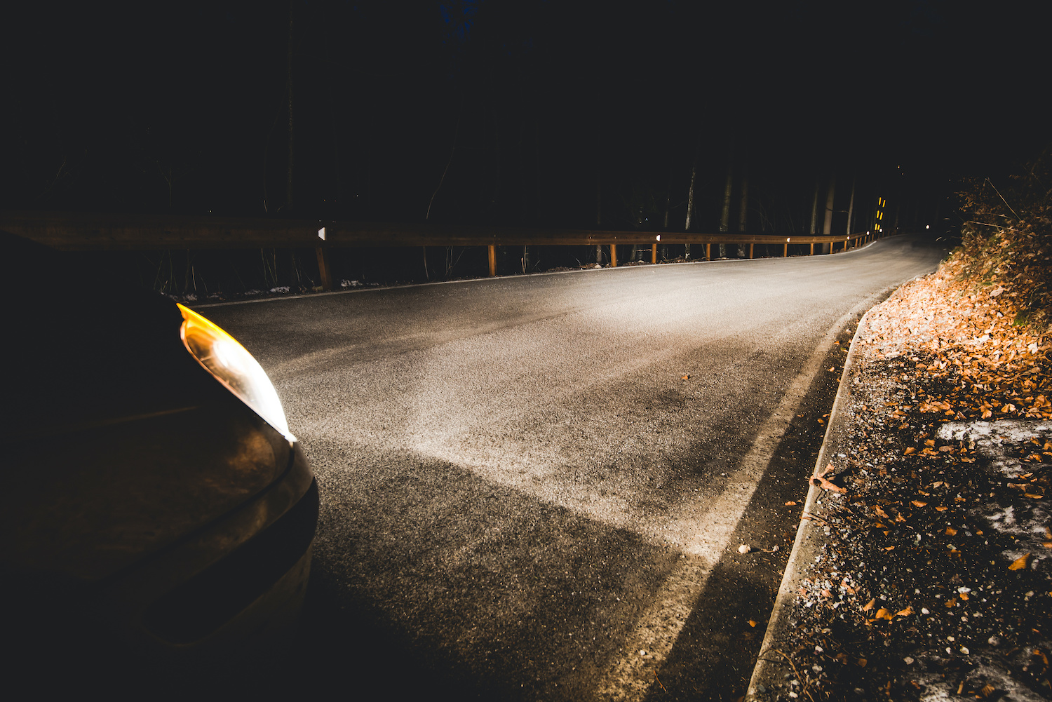 What are the Different Types of Headlights and Bulbs? - In The Garage ...