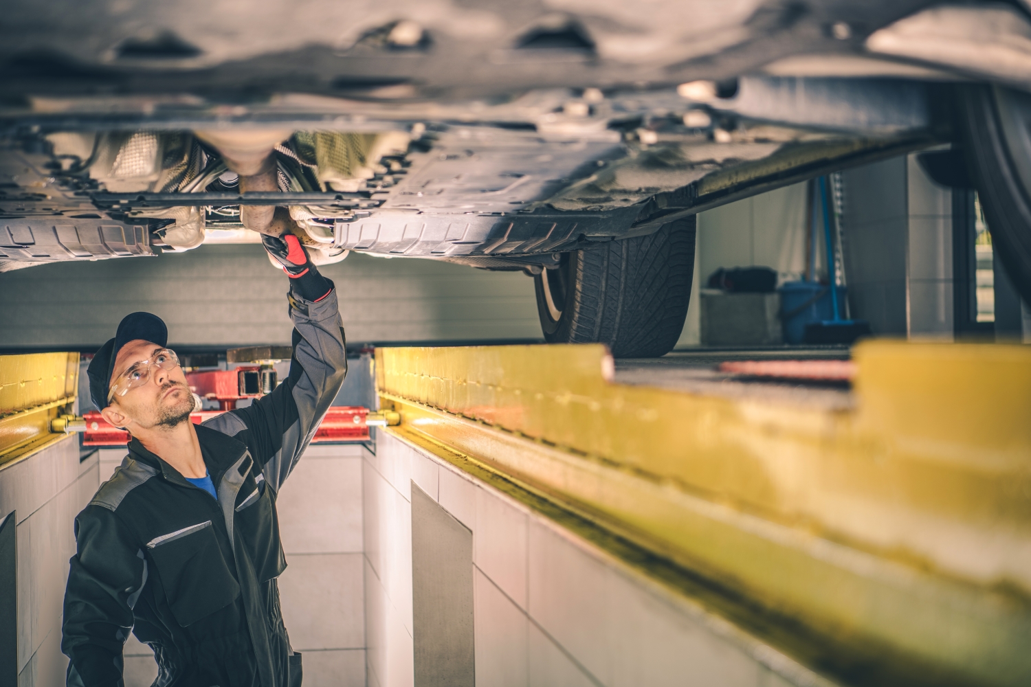 Top 3 Bad Transmission Mount Symptoms to Watch Out For - In The Garage ...