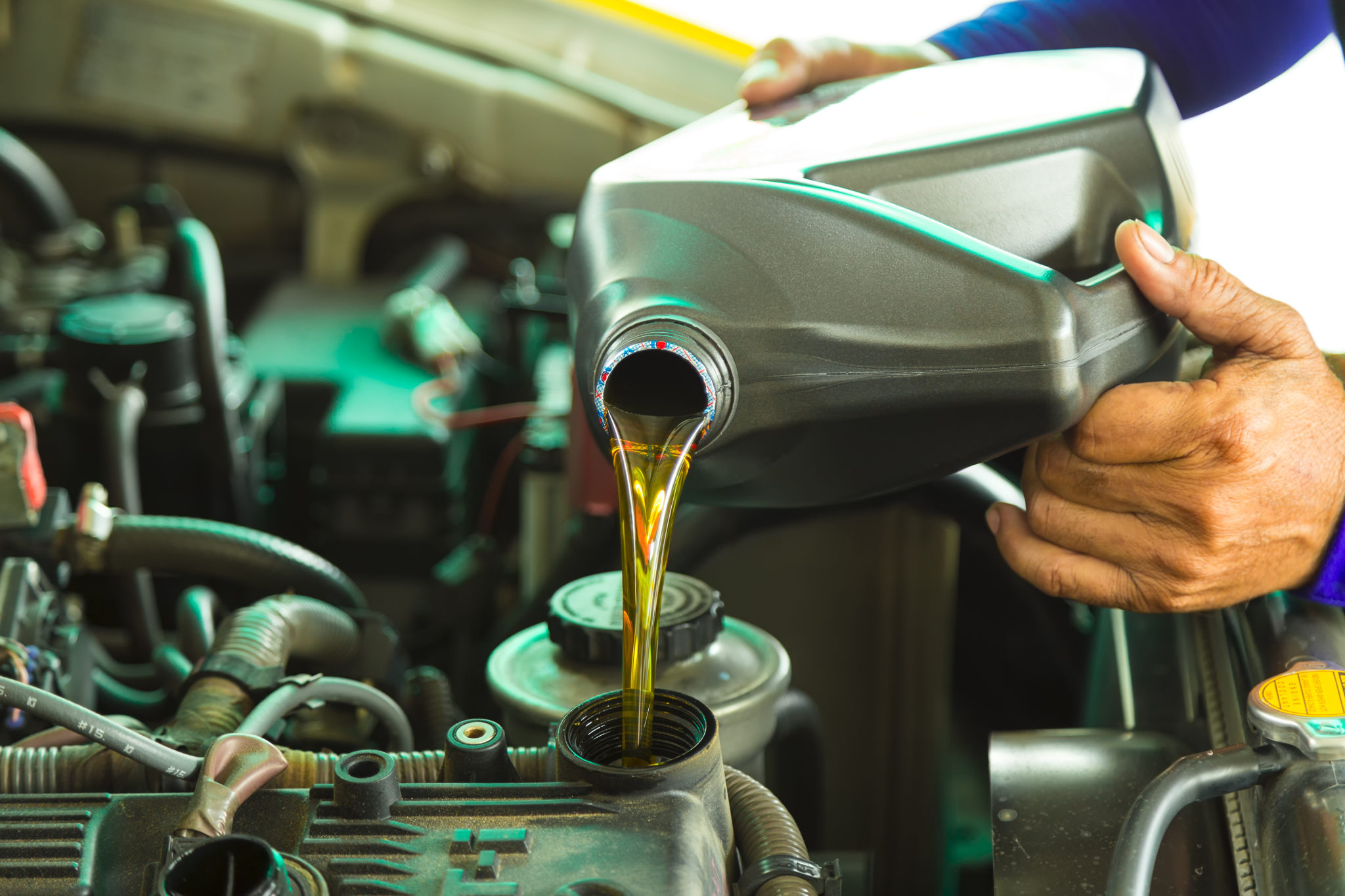 What’s the Difference Between 5W-30 and 5W-40 Oil? Plus, Other Related ...