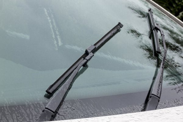 5 Common Windshield Wiper Motor Problems - In The Garage with CarParts.com