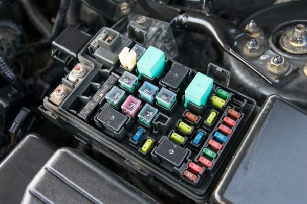 Blown Alternator Fuse: Symptoms, Location, and FAQ - In The Garage with ...