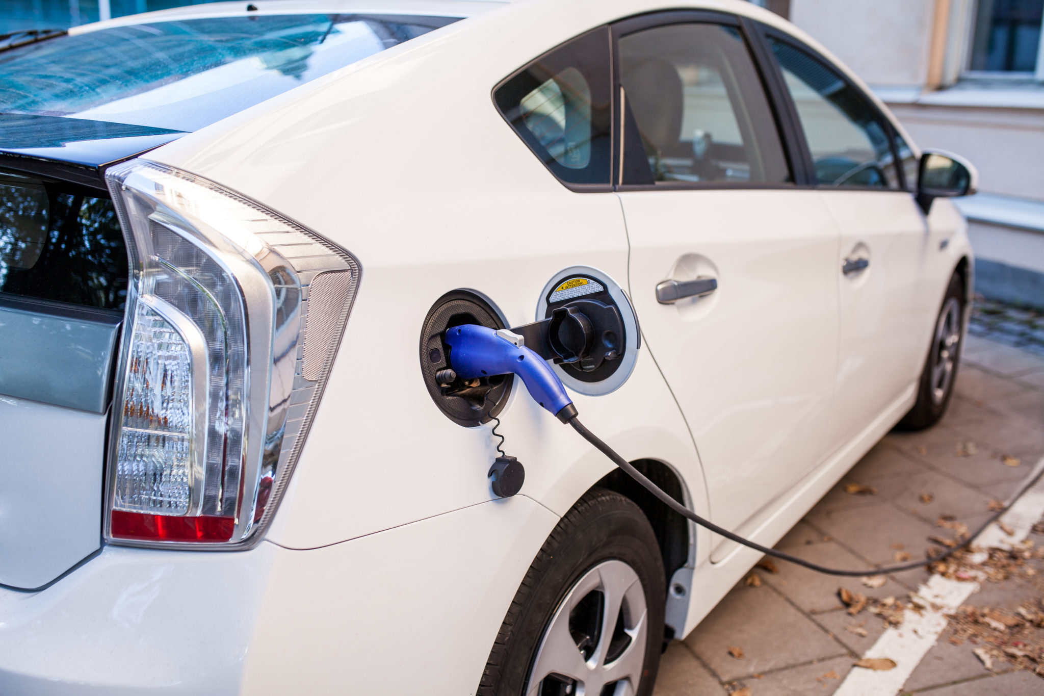 10 Frequently Asked Questions About Hybrid Vehicles - In The Garage ...