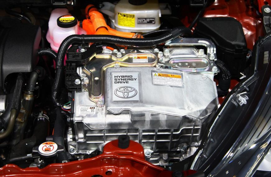 P3000 Code Toyota: HV Battery Malfunction - In The Garage with CarParts.com