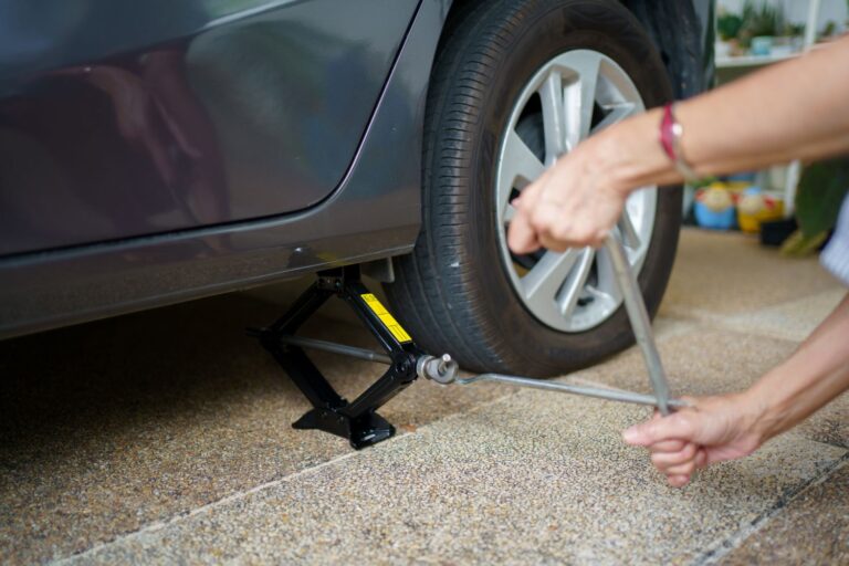 Your Guide to the Types of Car Jacks and Stands - In The Garage with ...