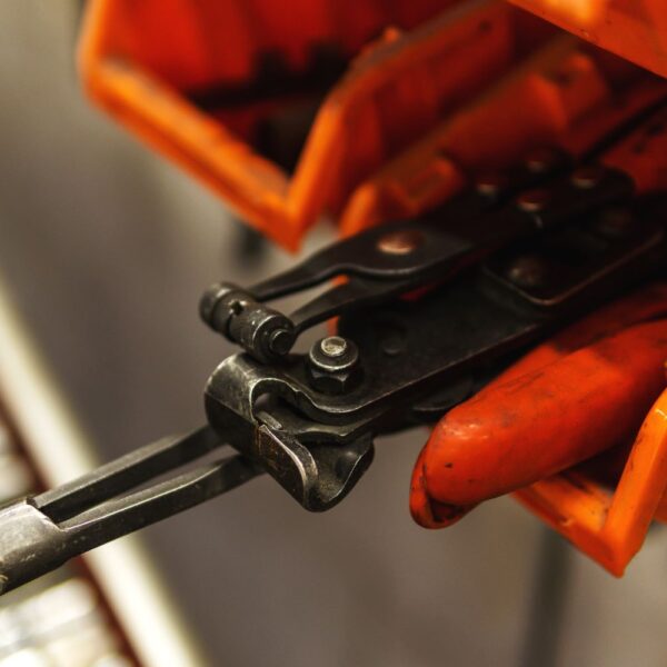 Worm Gear Clamps vs. Spring Hose Clamps: Differences and Advantages - In The Garage with ...