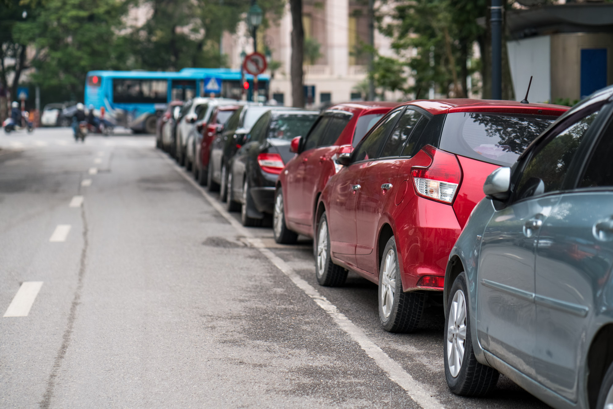 Street Parking Tips Every Driver Should Know - In The Garage with ...