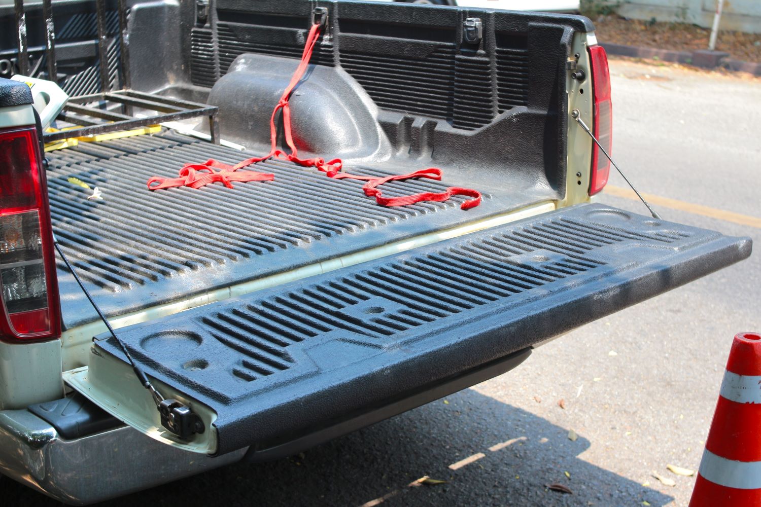 Choosing the Right Truck Tailgate and Accessories for Your Vehicle - In ...