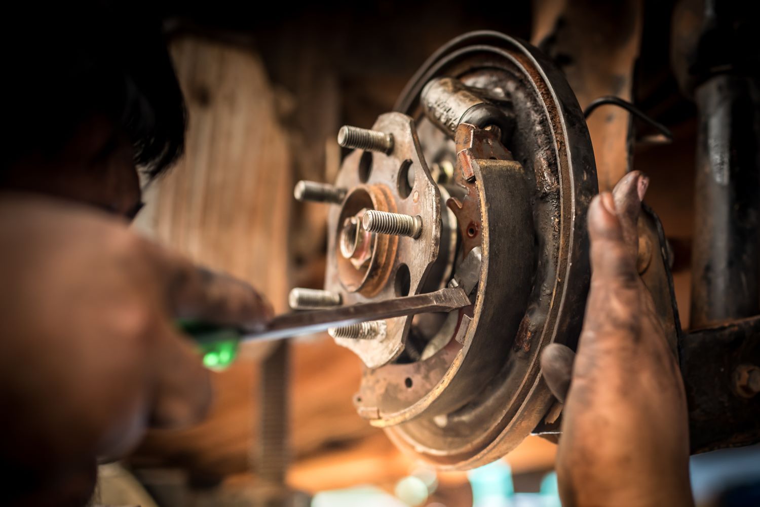 A Quick Guide on How to Adjust Your Car’s Drum Brakes - In The Garage ...