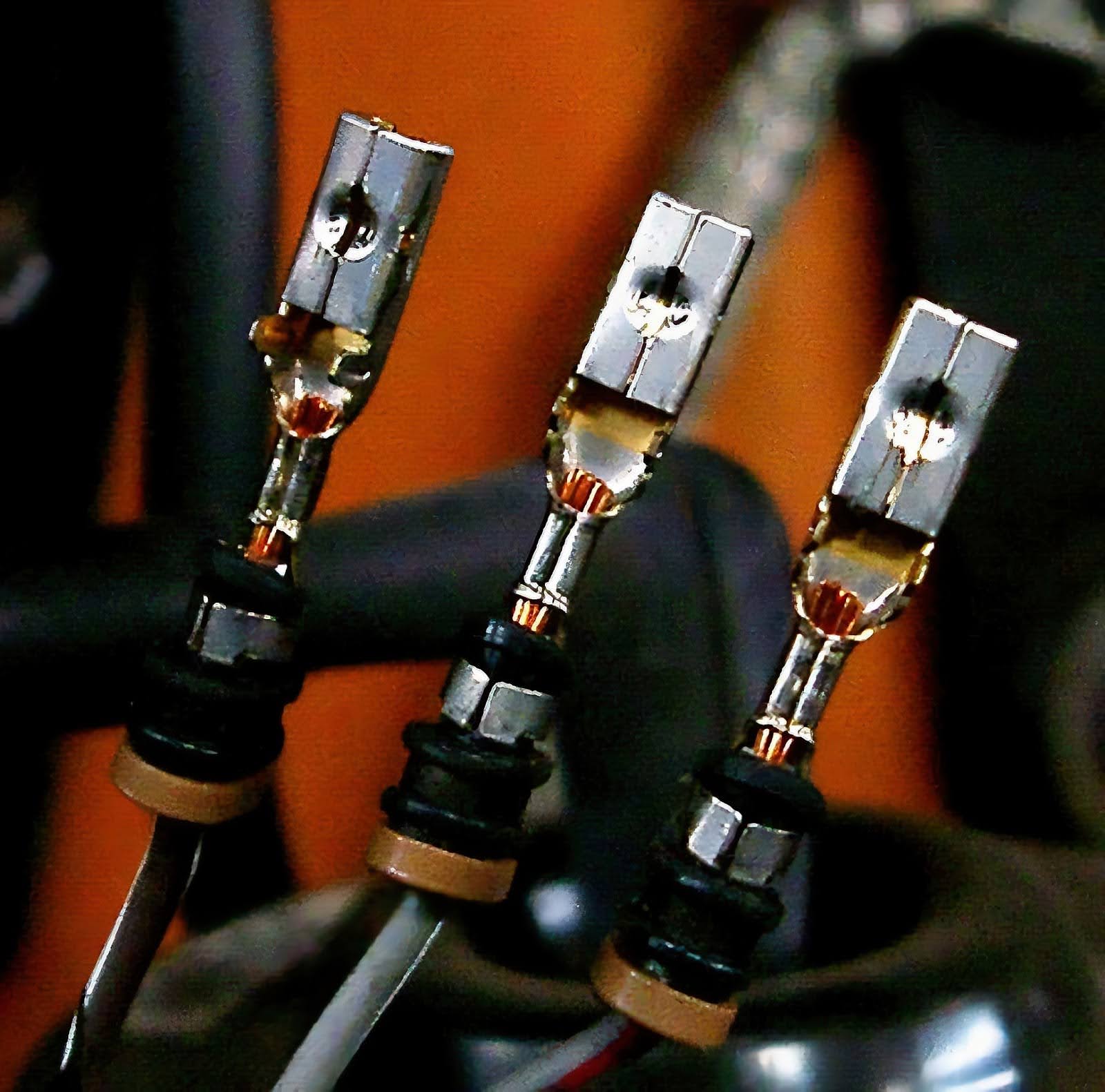Tips on Crimping Wire Connectors - In The Garage with CarParts.com