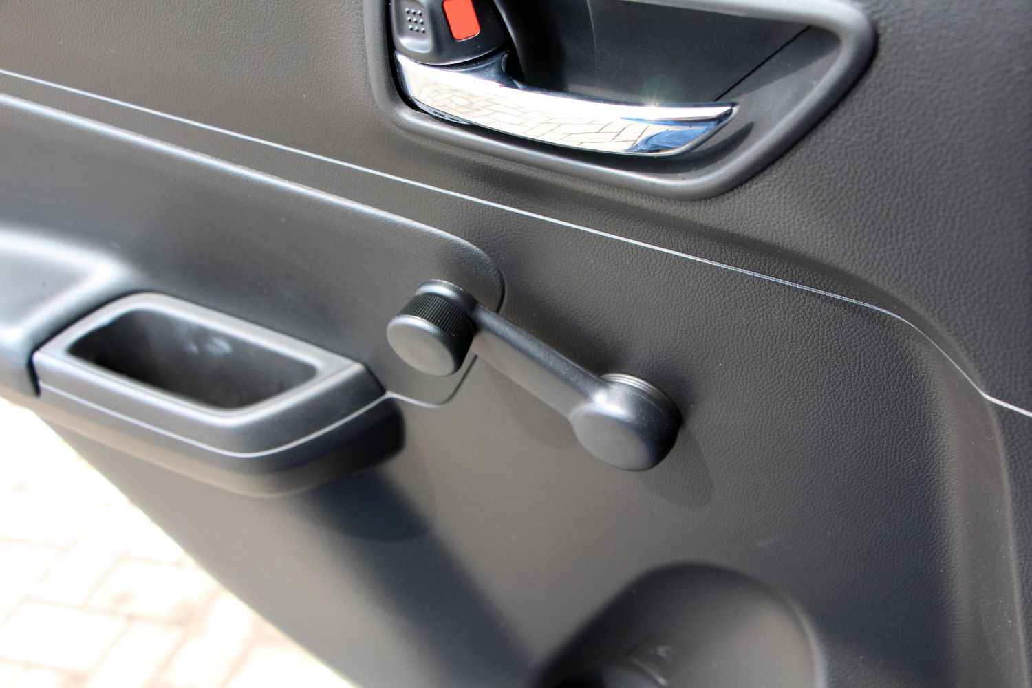 Tips on How to Remove a Window Crank Handle - In The Garage with ...