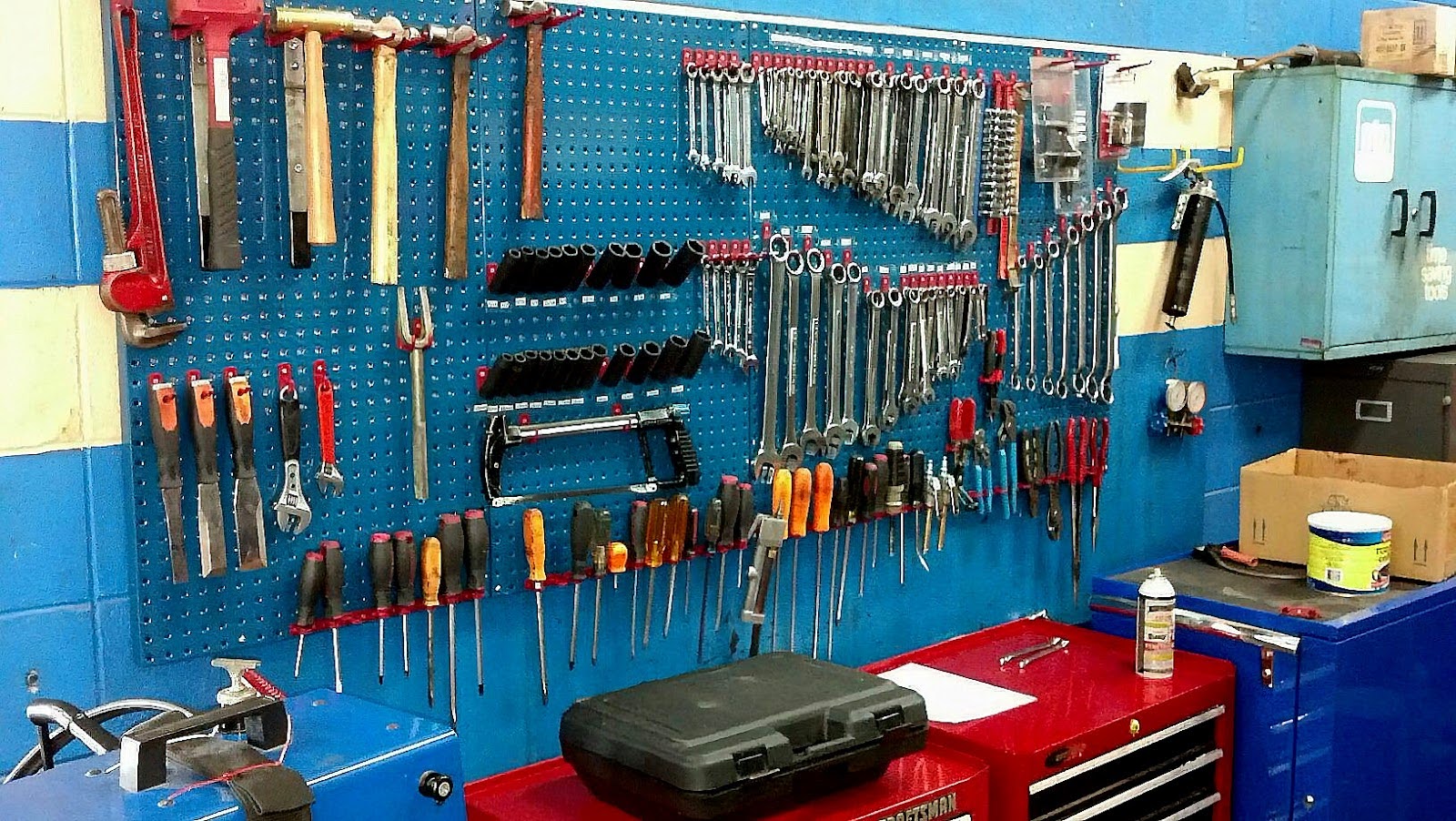 How to Clean and Organize Your Garage Tools - In The Garage with ...