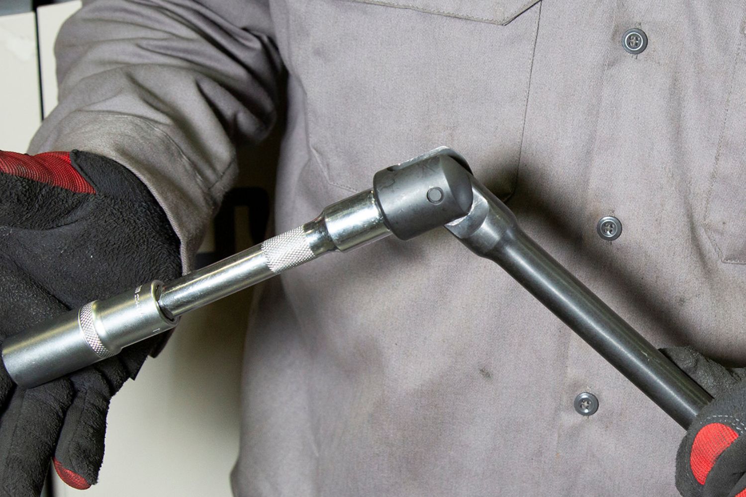 What Is a Breaker Bar Used For? - In The Garage with CarParts.com