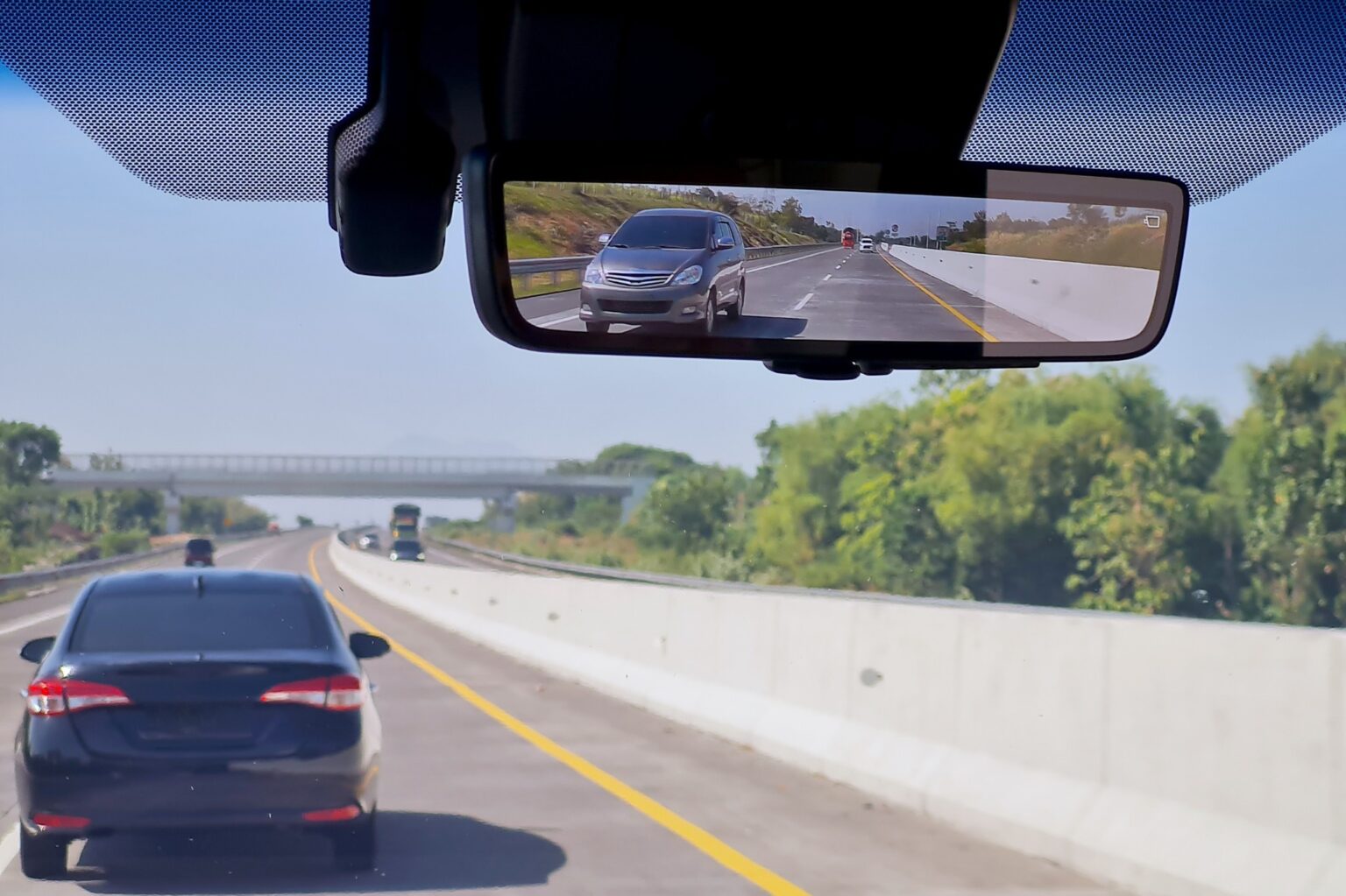 What Are the Pros and Cons of Upgrading to Smart Rearview Mirrors? - In ...