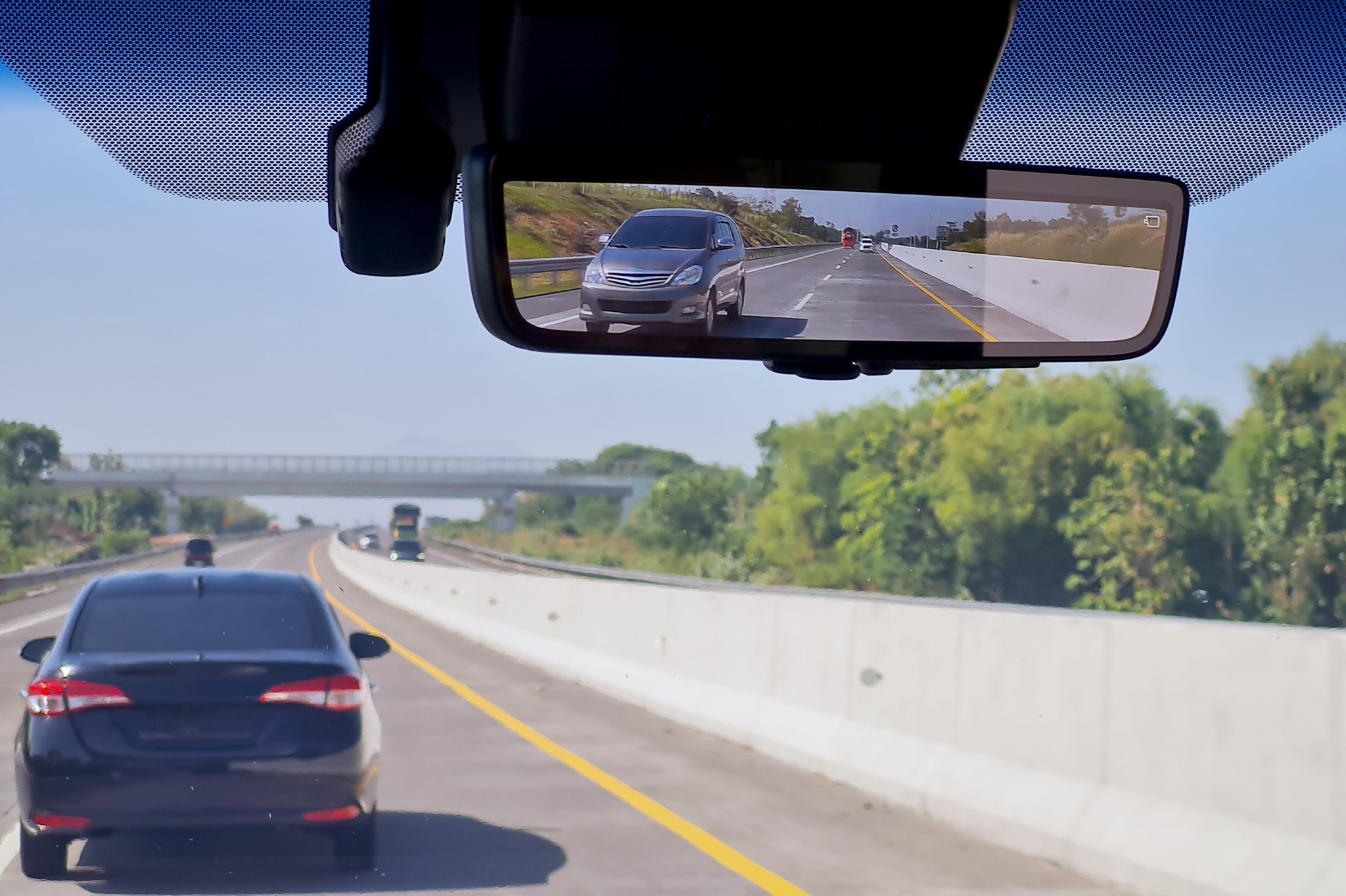 What Are the Pros and Cons of Upgrading to Smart Rearview Mirrors? - In ...