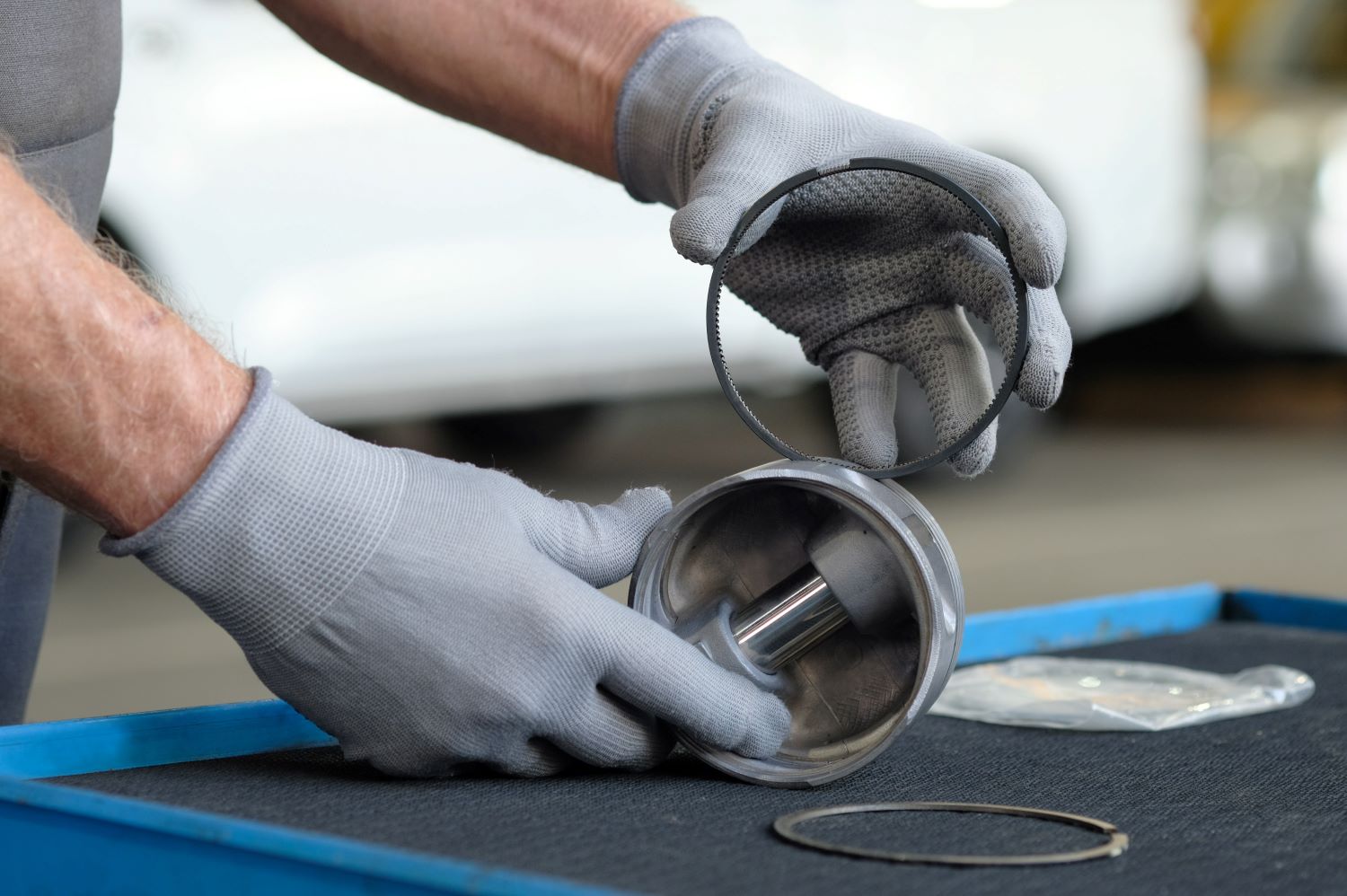 How to Unseize Rusted Pistons - In The Garage with CarParts.com