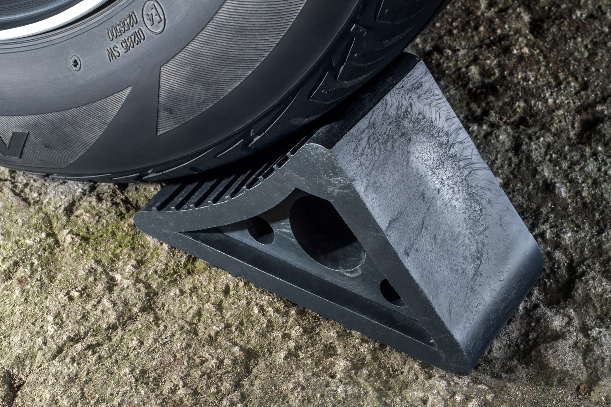 What Is a Wheel Chock? Types, Uses, and Mistakes to Avoid When Using ...