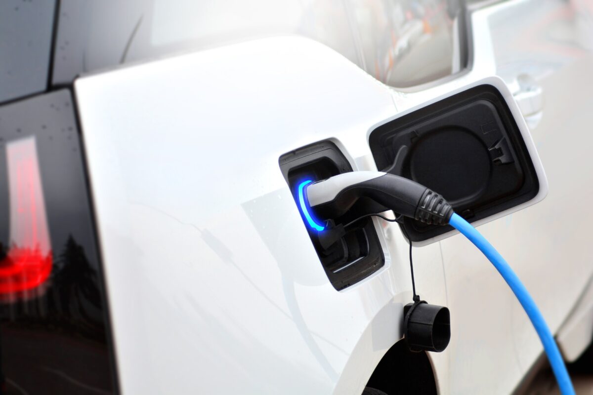 In the Know: Does Fast Charging Reduce EV Battery Life? - In The Garage ...