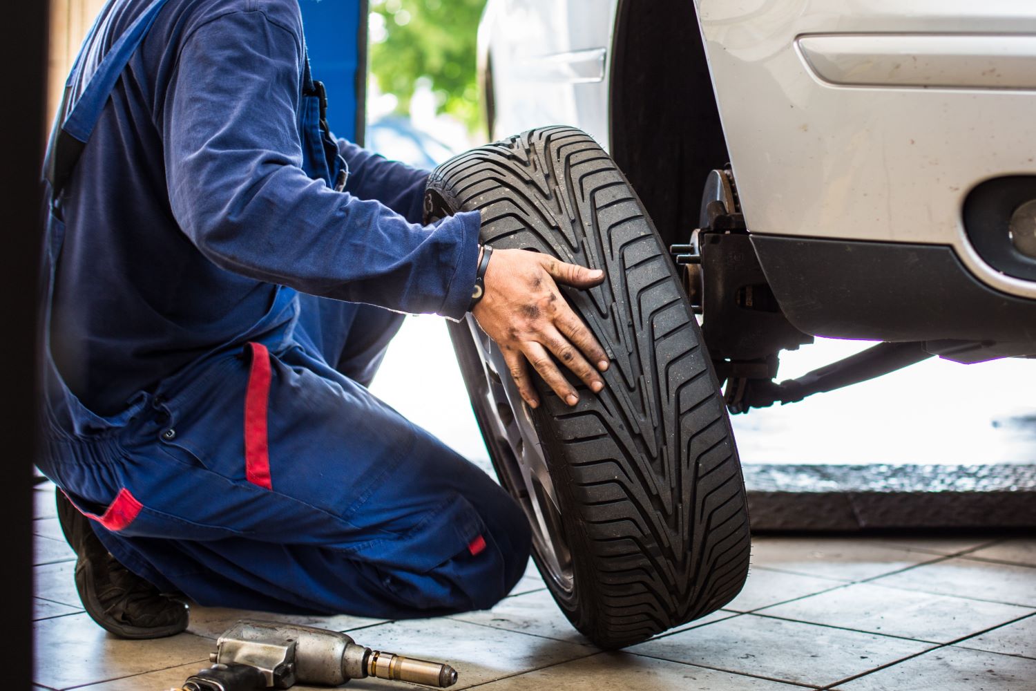 A Quick Guide to Tire Change Cost - In The Garage with CarParts.com
