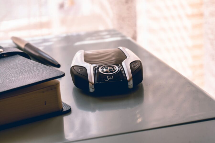 BMW Key Fobs: A Quick History Plus Tips for Battery Replacement - In ...